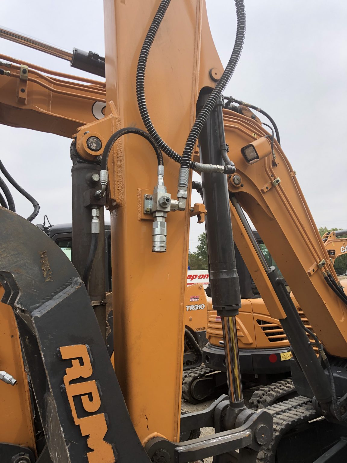 Hydraulic Thumb for Excavator Plumbing Solutions - Stucchi USA