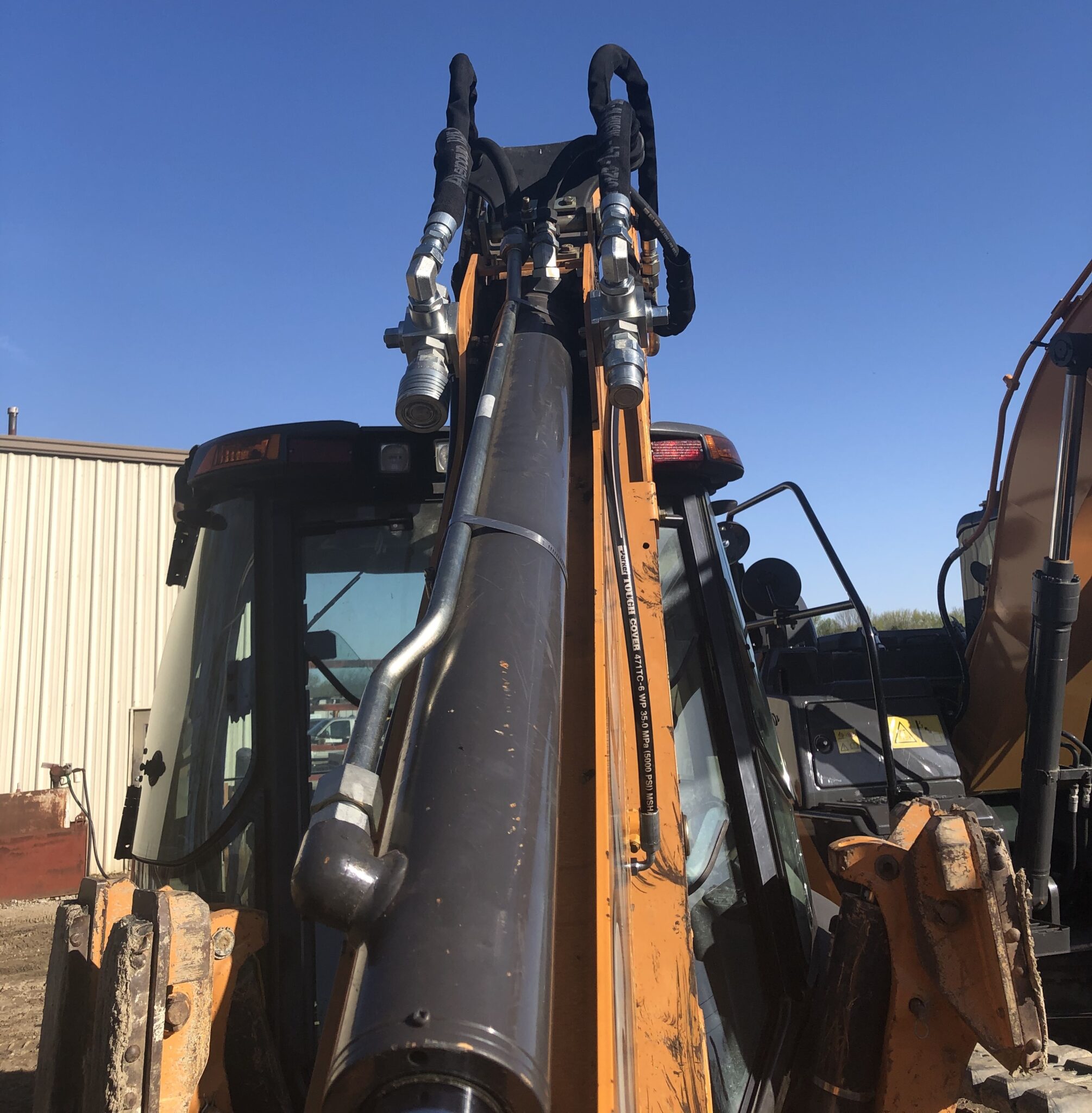 How to Install a Hydraulic Diverter Valve Kit on a Backhoe - Stucchi USA